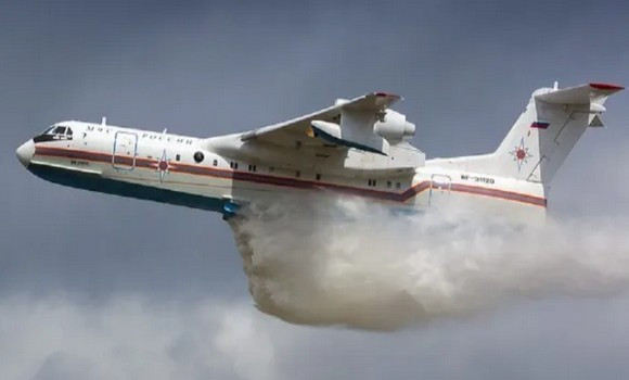 L'avion bombardier d'eau russe reprend du service pour éteindre les ...