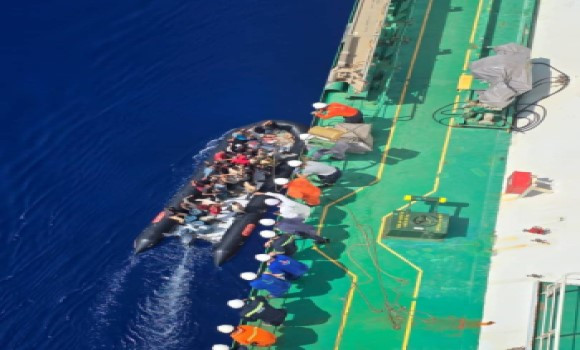 Le méthanier algérien Tessala à la rescousse de migrants naufragés au ...